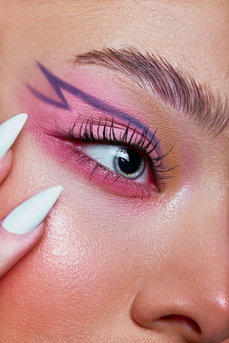 Πολύχρωμα eyeliner: Η πιο παιχνιδιάρικη τάση του καλοκαιριού που ...
